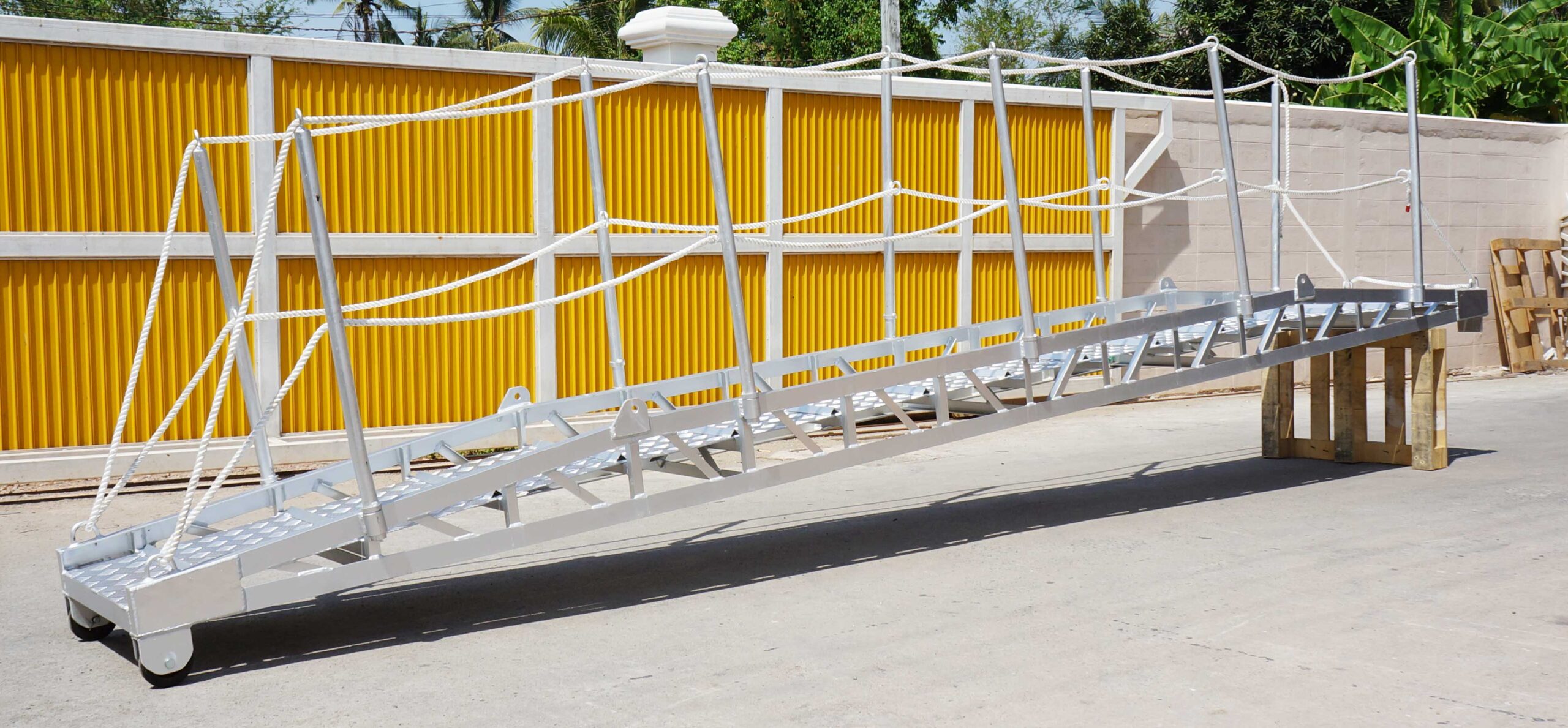 บันได Wharf ladder aluminium alloy A6 CCS ยาว 6เมตร พร้อมเสา 10ต้น ...